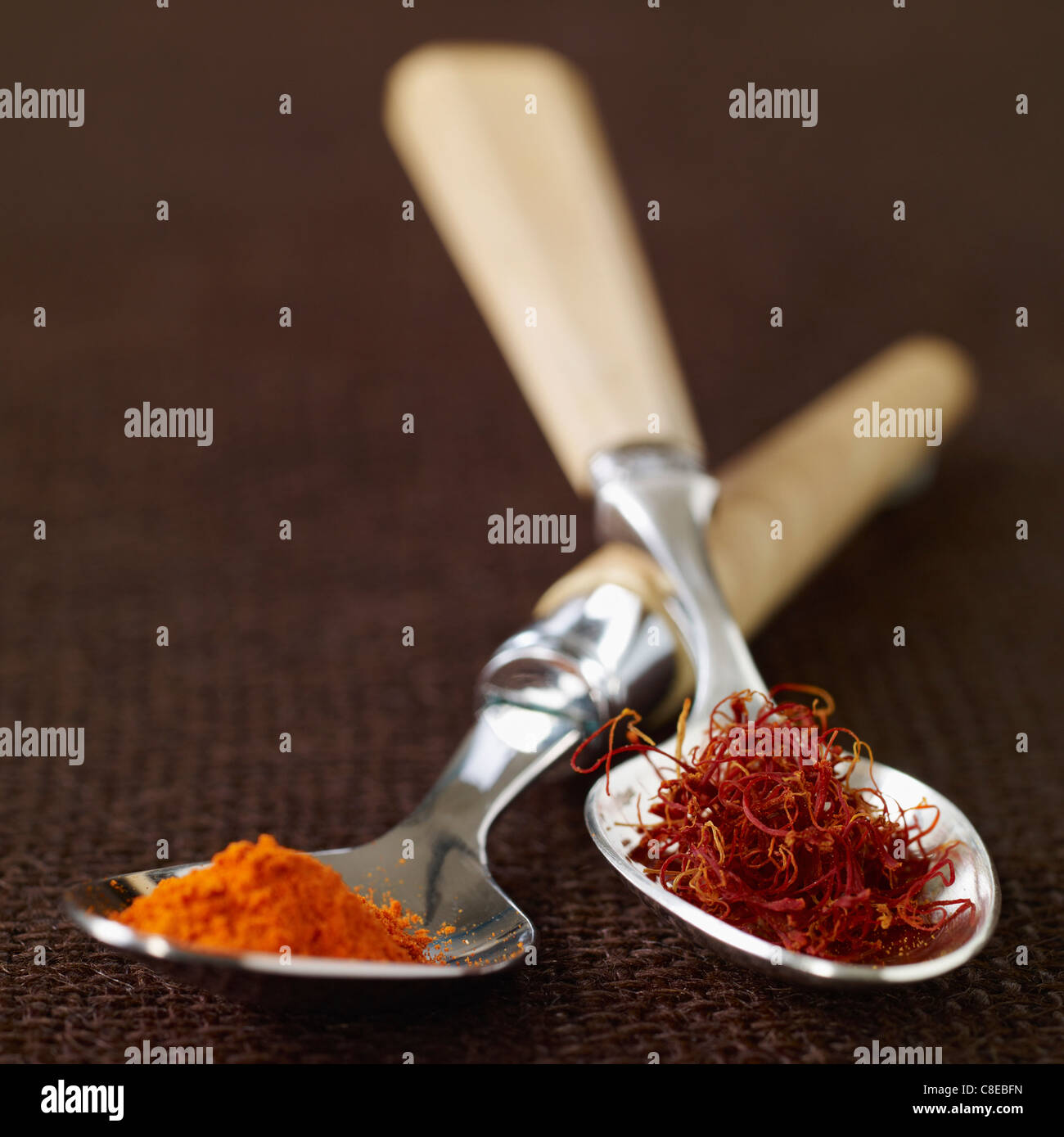 Spoonful of saffron threads and spoonful of saffron powder Stock Photo ...