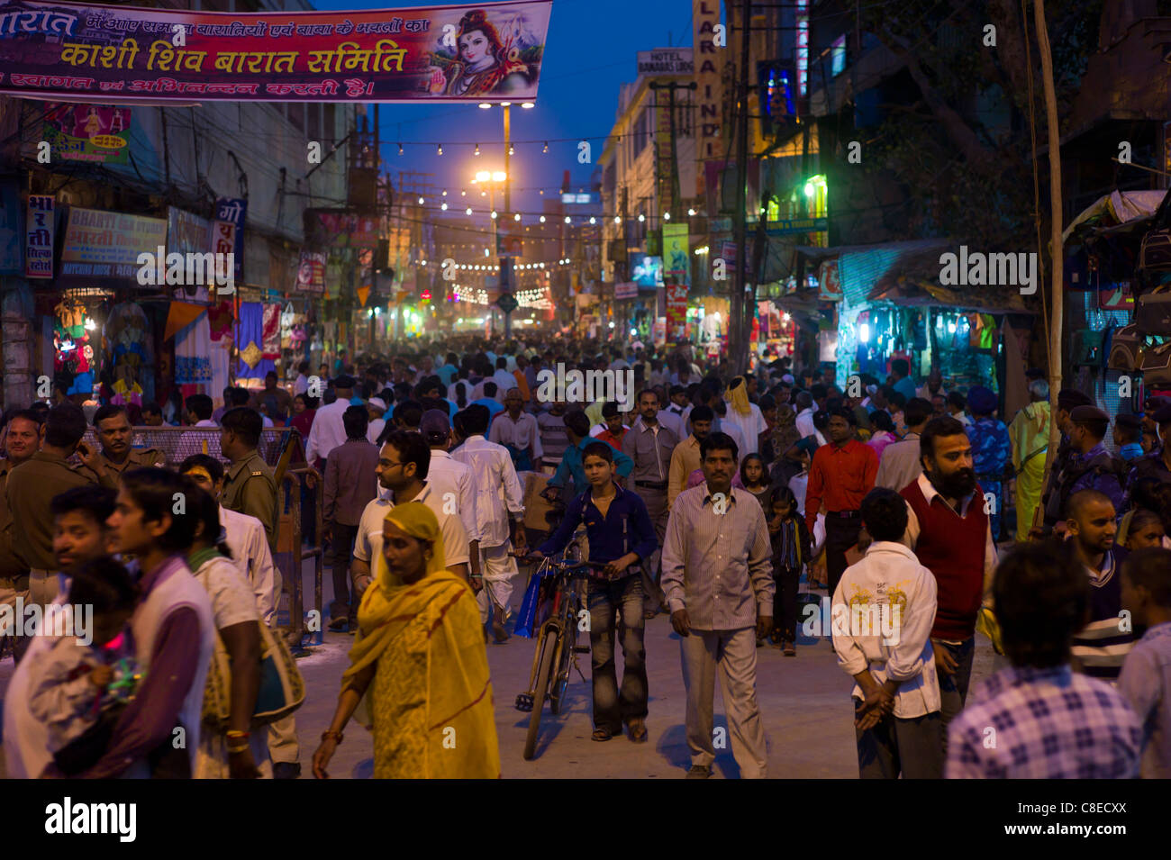 Huge crowd india hi-res stock photography and images - Alamy