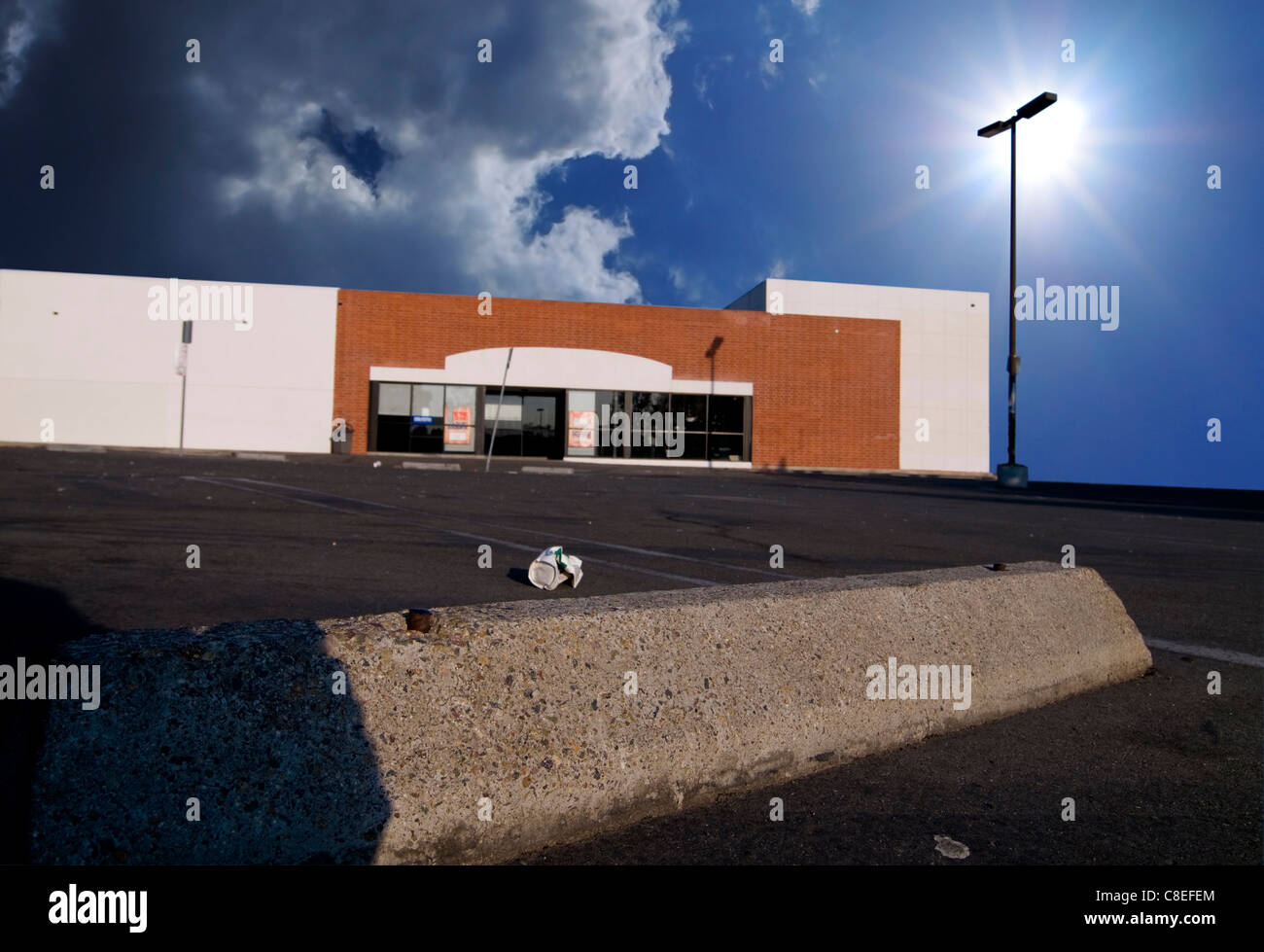 Parking shopping center abandoned hi-res stock photography and images ...