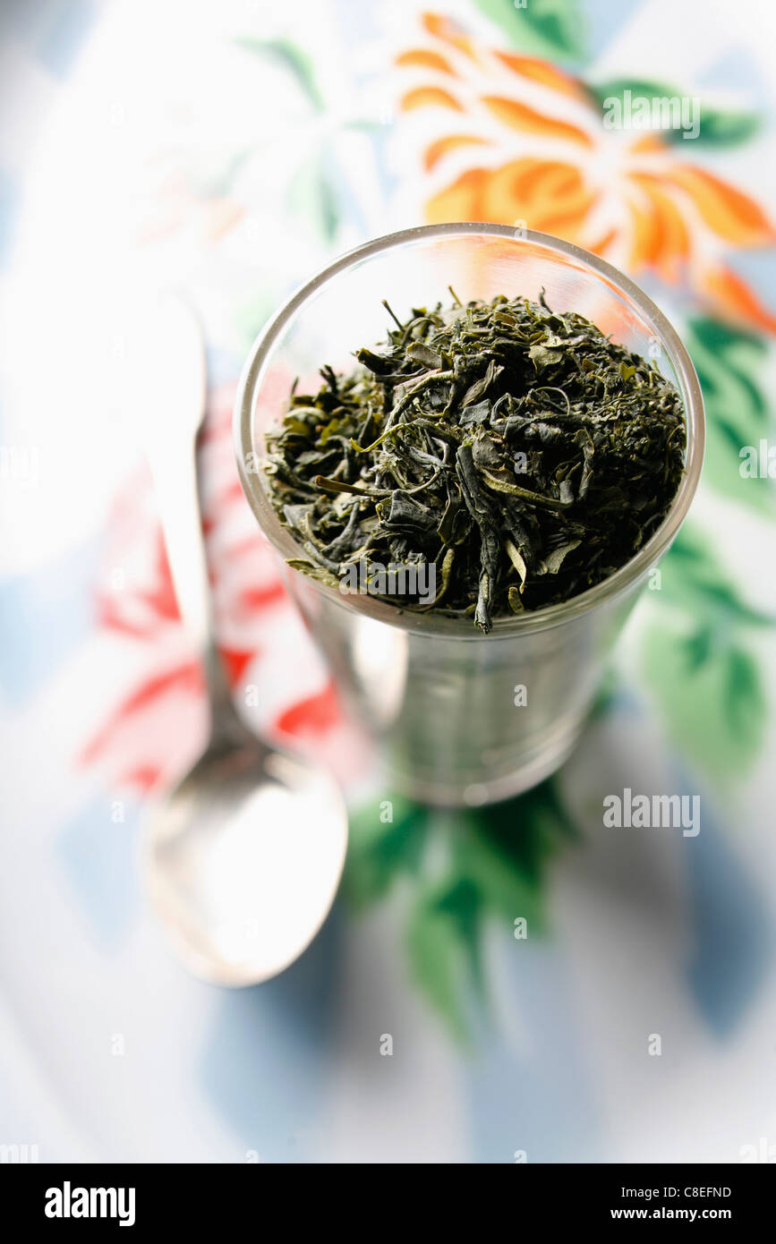 Gyokuro tenkuu Japanese rolled green tea leaves Stock Photo - Alamy
