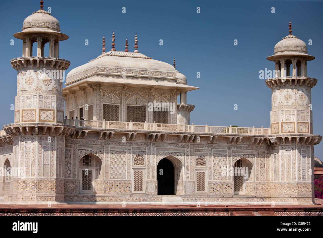 Tomb of Etimad Ud Doulah, 17th Century Mughal tomb built 1628, Agra ...