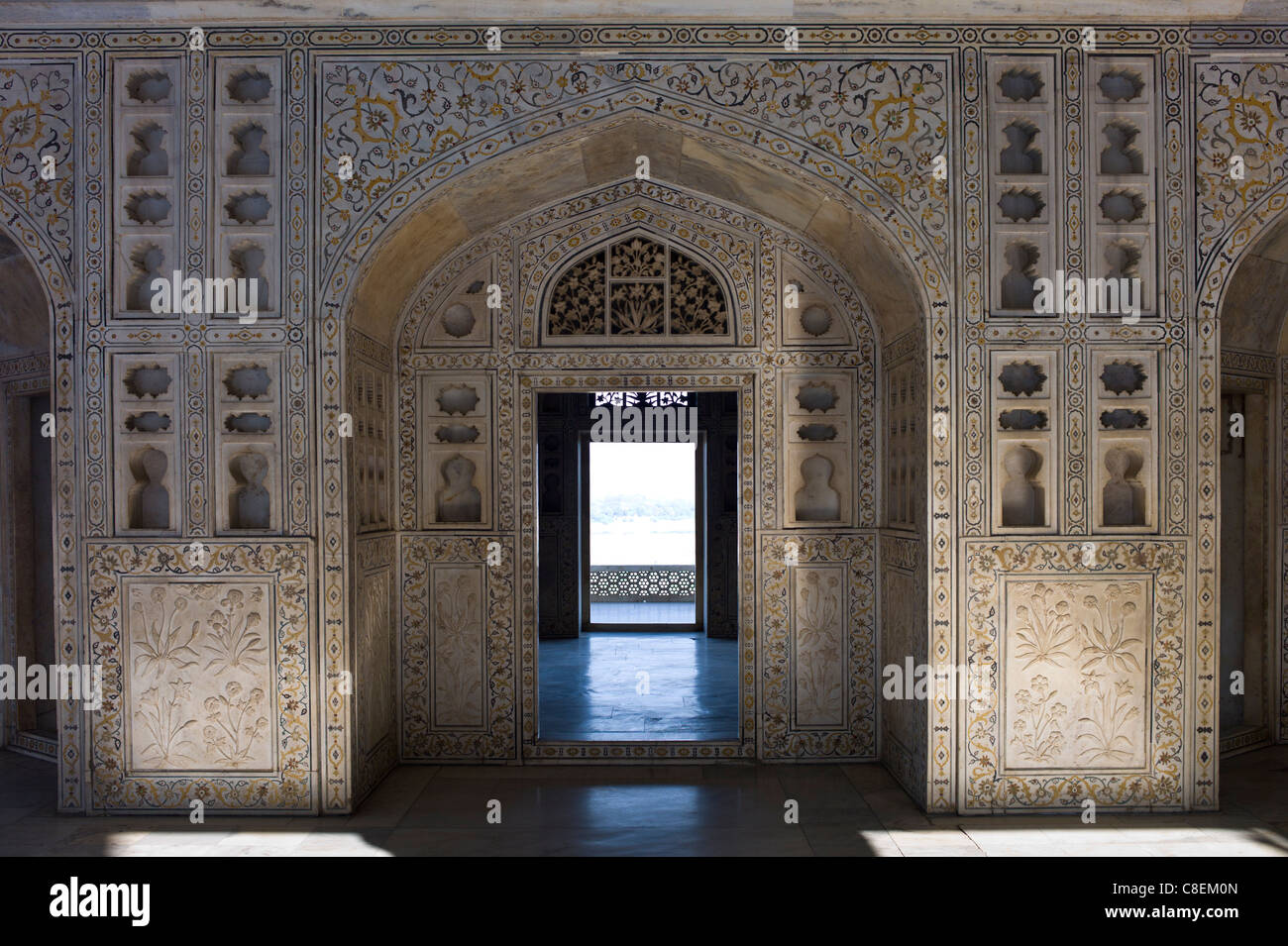 Khas Mahal Palace with pietra dura jewel inlay in marble built by ...