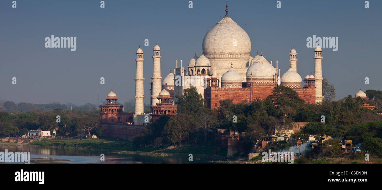 Hindu traditional funeral pyre cremation by The Taj Mahal and Yamuna ...