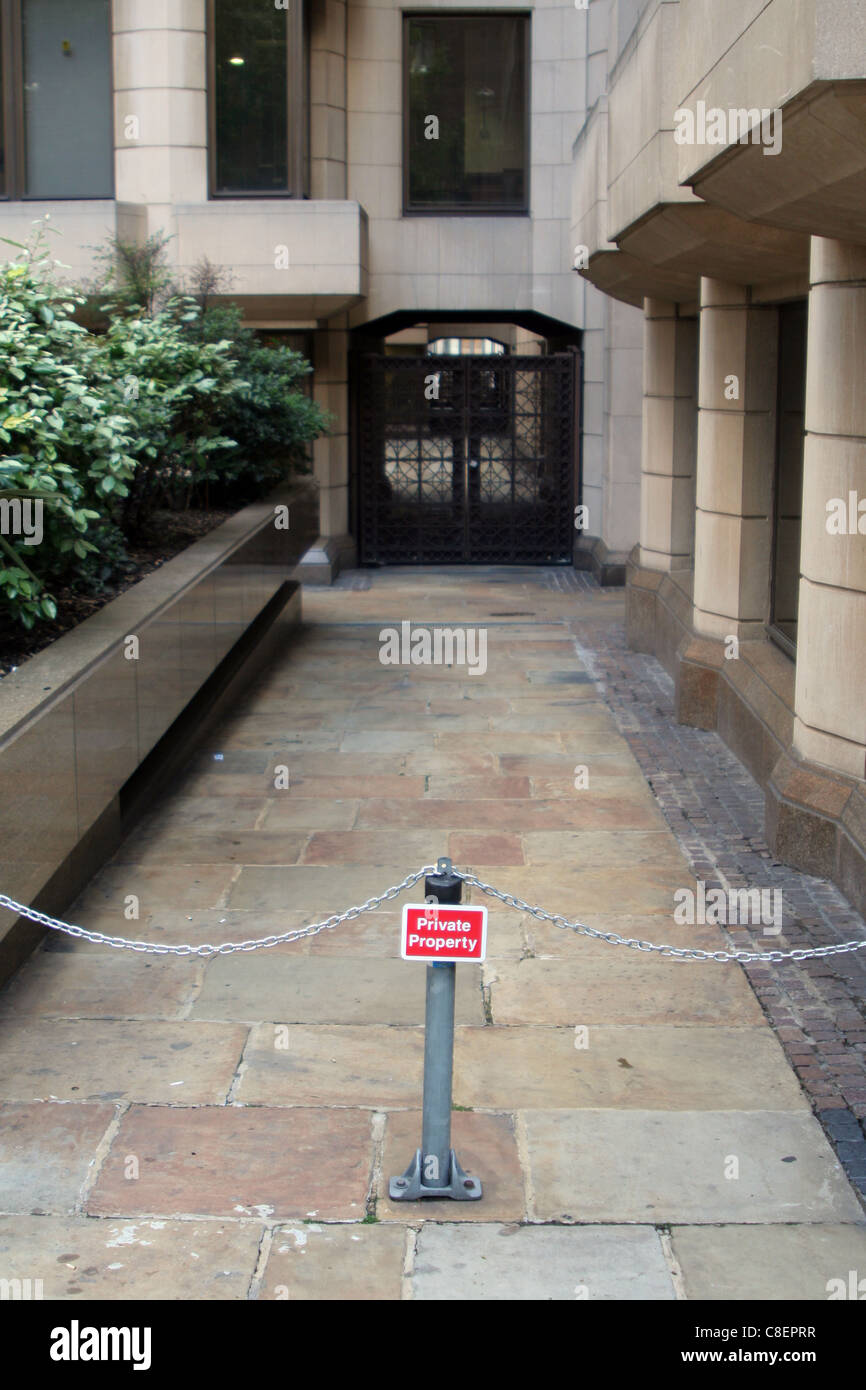 Private property sign in central London, England, UK Stock Photo - Alamy
