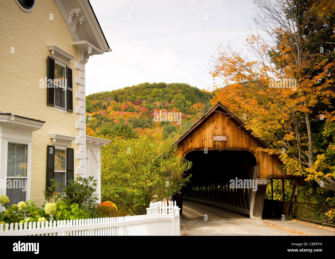 Woodstock middle bridge covered bridges hi-res stock photography and ...