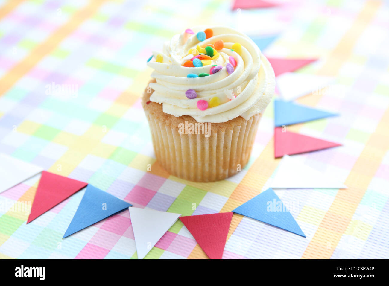 Vanilla cupcake hi-res stock photography and images - Alamy