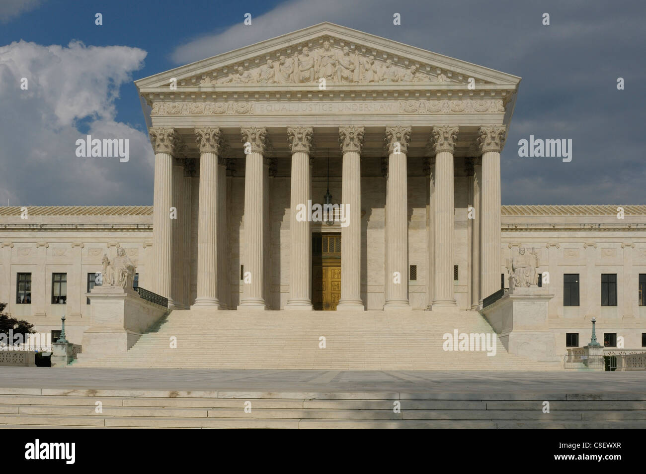 Court building hi-res stock photography and images - Alamy