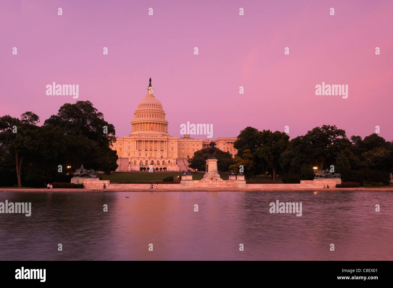 Reflecting pool hi-res stock photography and images - Alamy