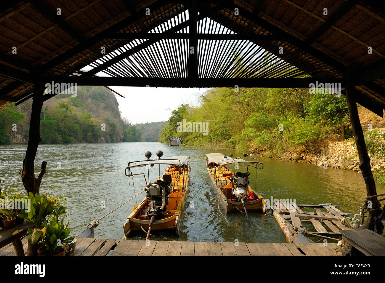 River ferry boats hi-res stock photography and images - Alamy