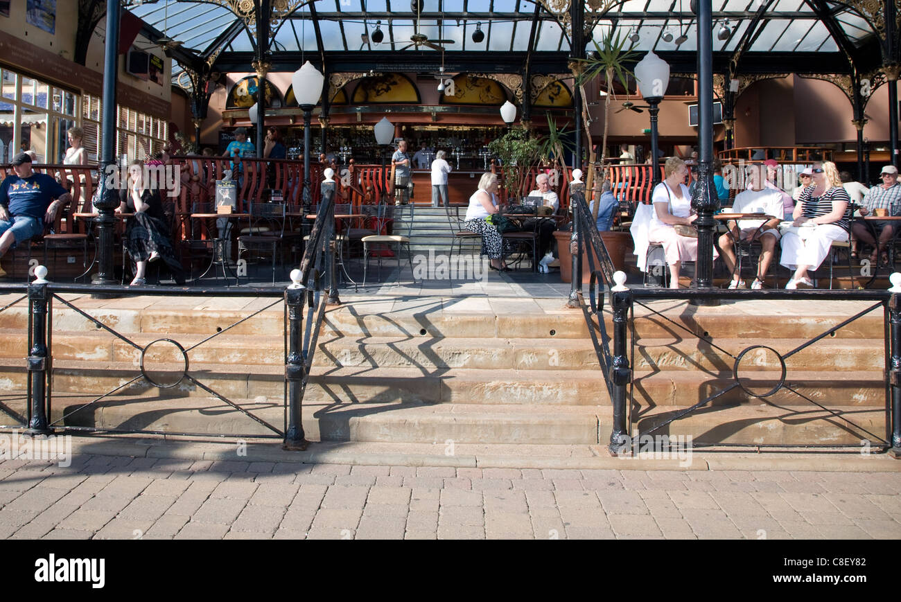 Open bar terrace hi-res stock photography and images - Alamy