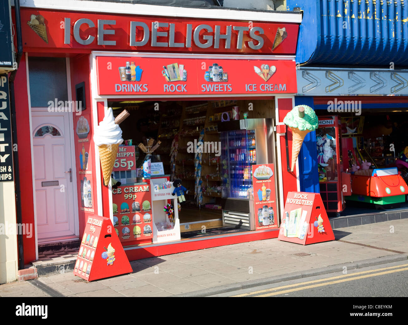 Ice cream and sweets shop hi-res stock photography and images - Alamy