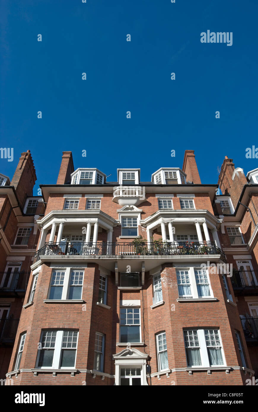 mansion block, built 1897 to 1900, forming part of a conservation area ...