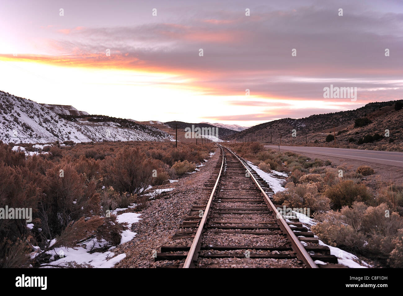 Railroad tracks hi-res stock photography and images - Alamy