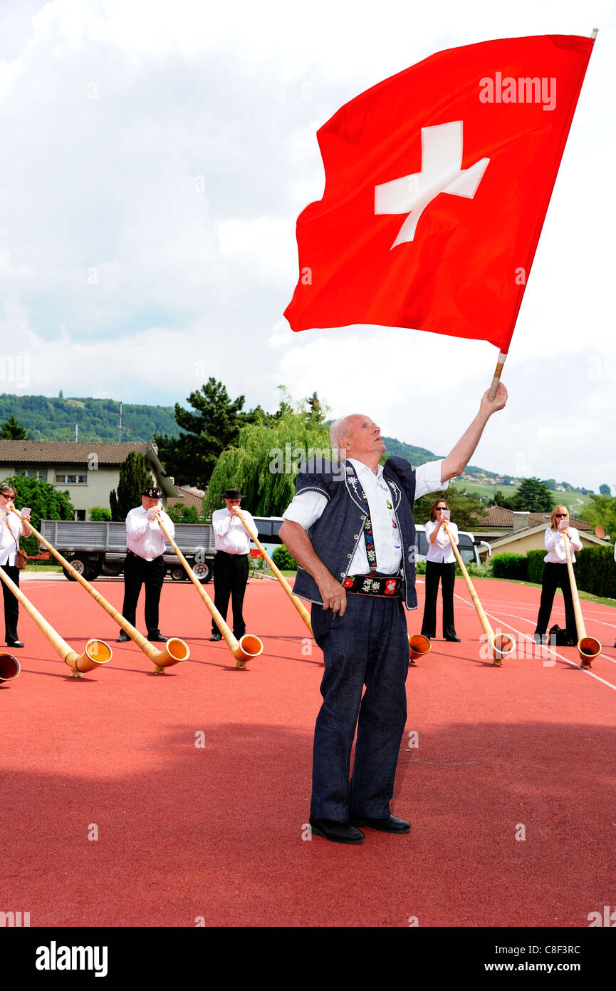 Switzerland throw throwing folklore hi-res stock photography and images ...