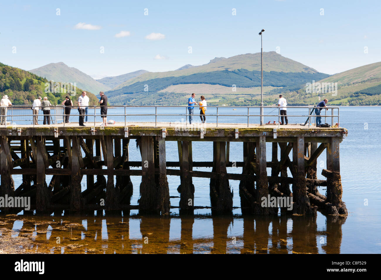 The pier in Loch Fyne at Inveraray, Argyll & Bute, Scotland Stock Photo ...