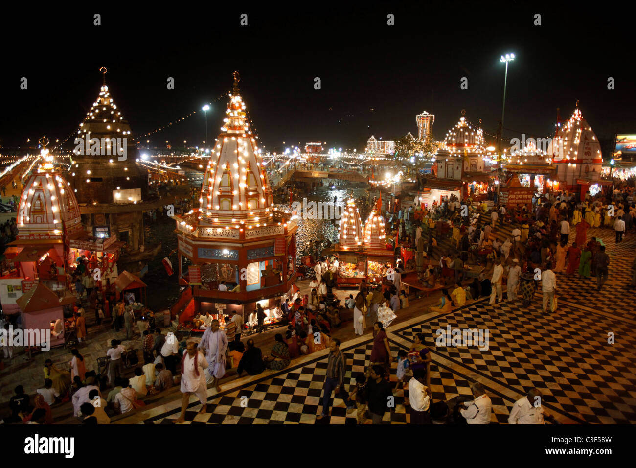 Har-ki-Pauri lit up at night during the Kumbh Mela, Haridwar ...