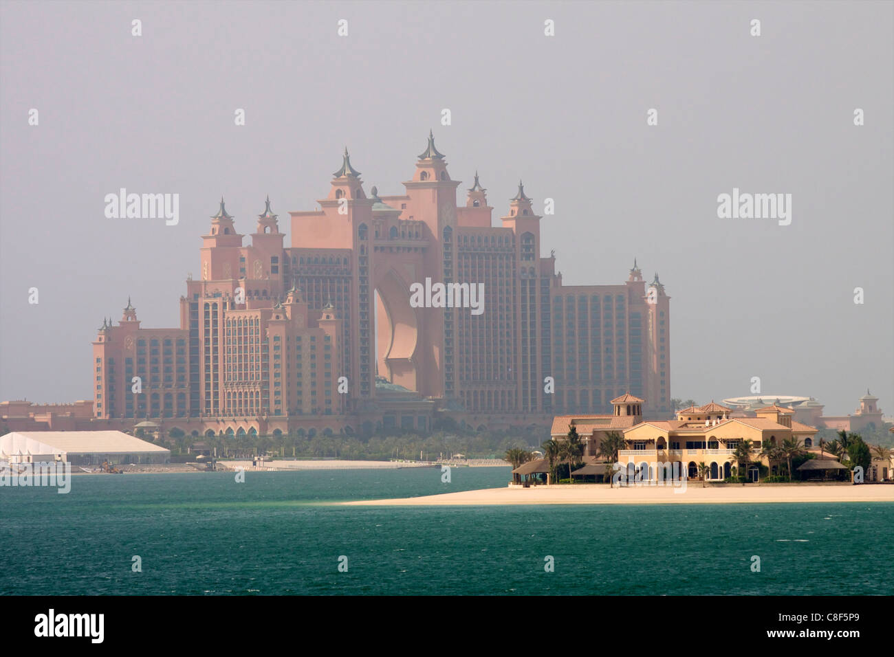 View of the Atlantis complex and resort of Dubai on The Palm, United ...