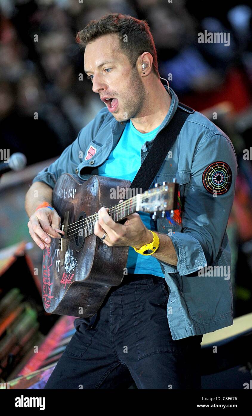 Chris Martin on stage for NBC Today Show Concert Series with Coldplay ...