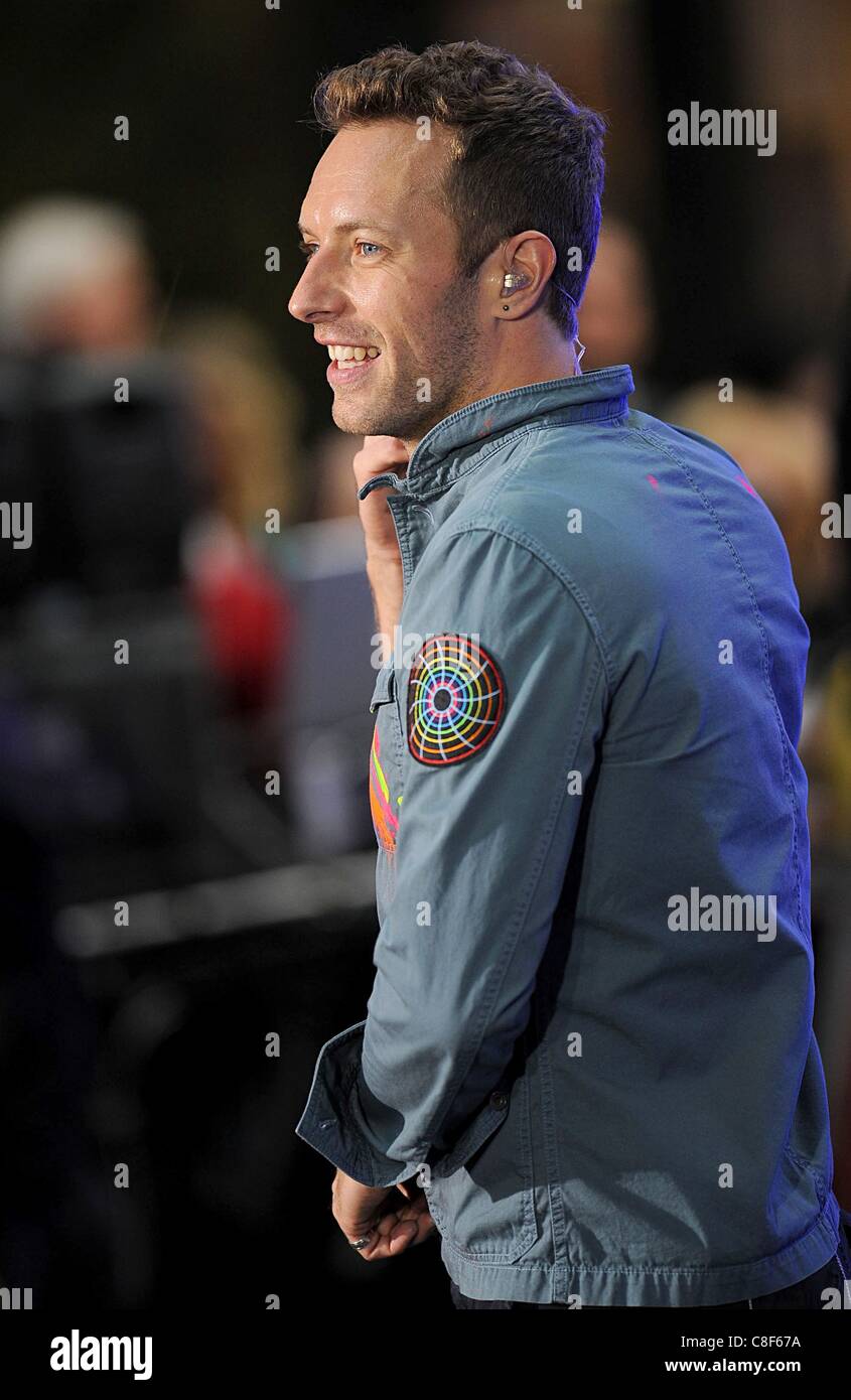 Chris Martin on stage for NBC Today Show Concert Series with Coldplay ...