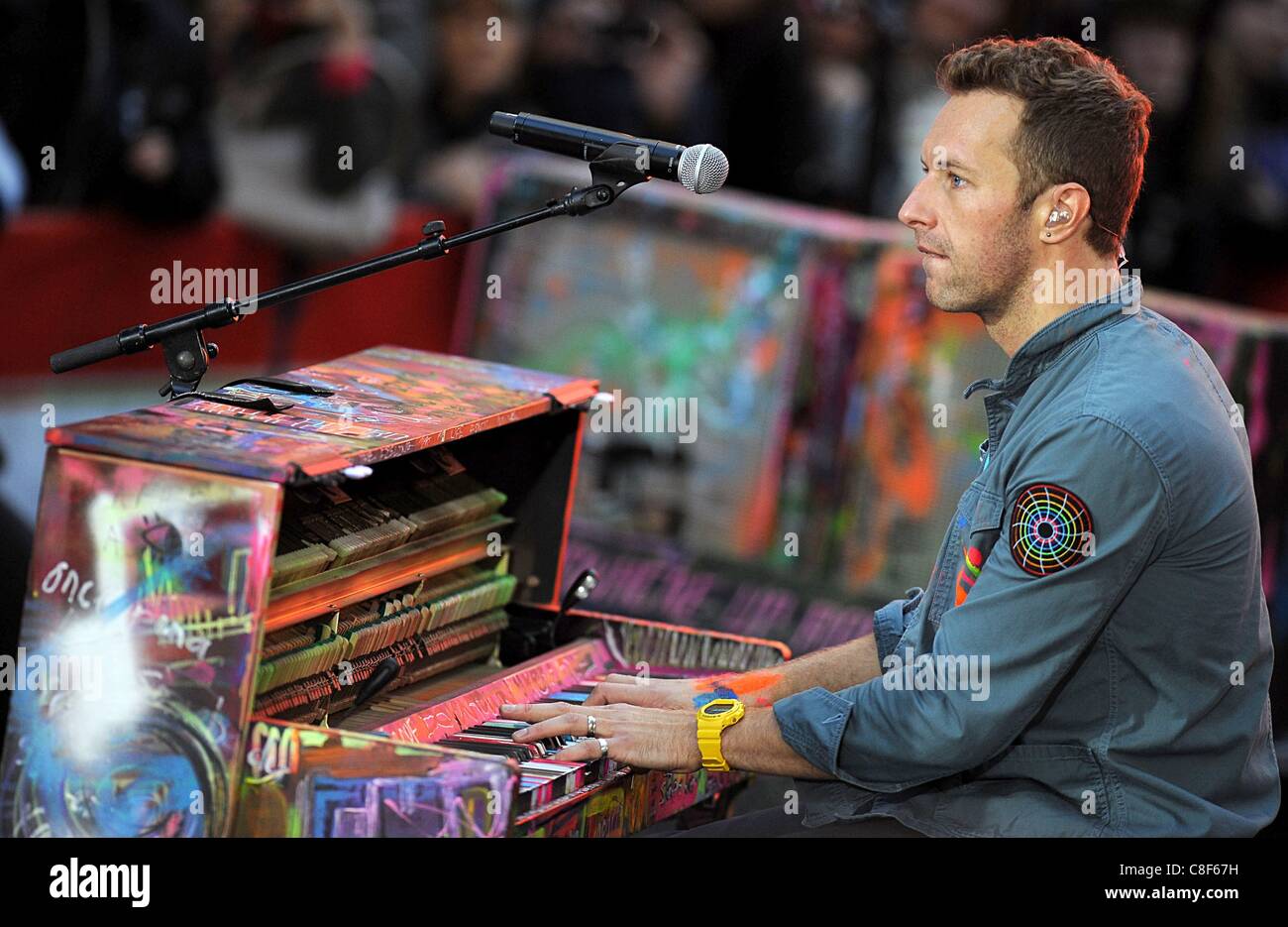 Chris martin coldplay red carpet hi-res stock photography and images ...