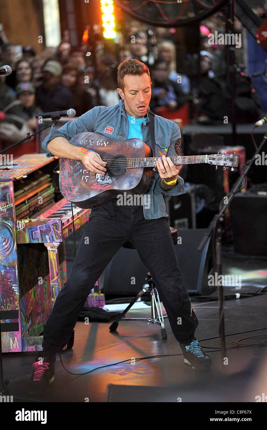 Chris martin coldplay red carpet hi-res stock photography and images ...