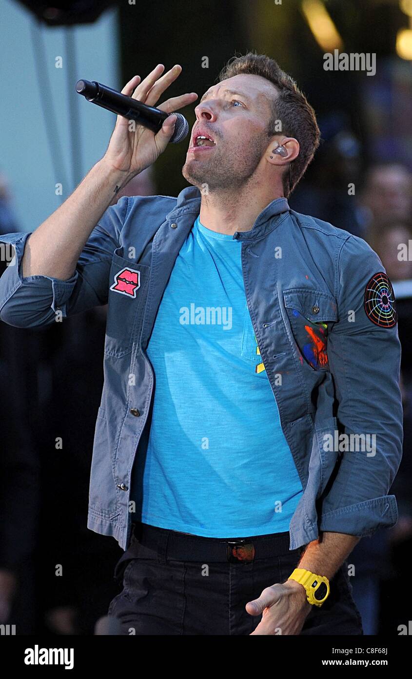 Chris Martin on stage for NBC Today Show Concert Series with Coldplay ...