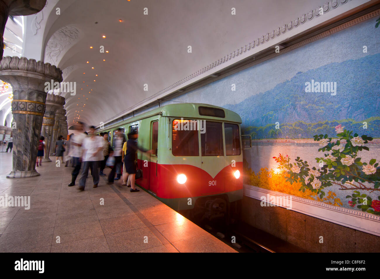 Pyongyang metro hi-res stock photography and images - Alamy