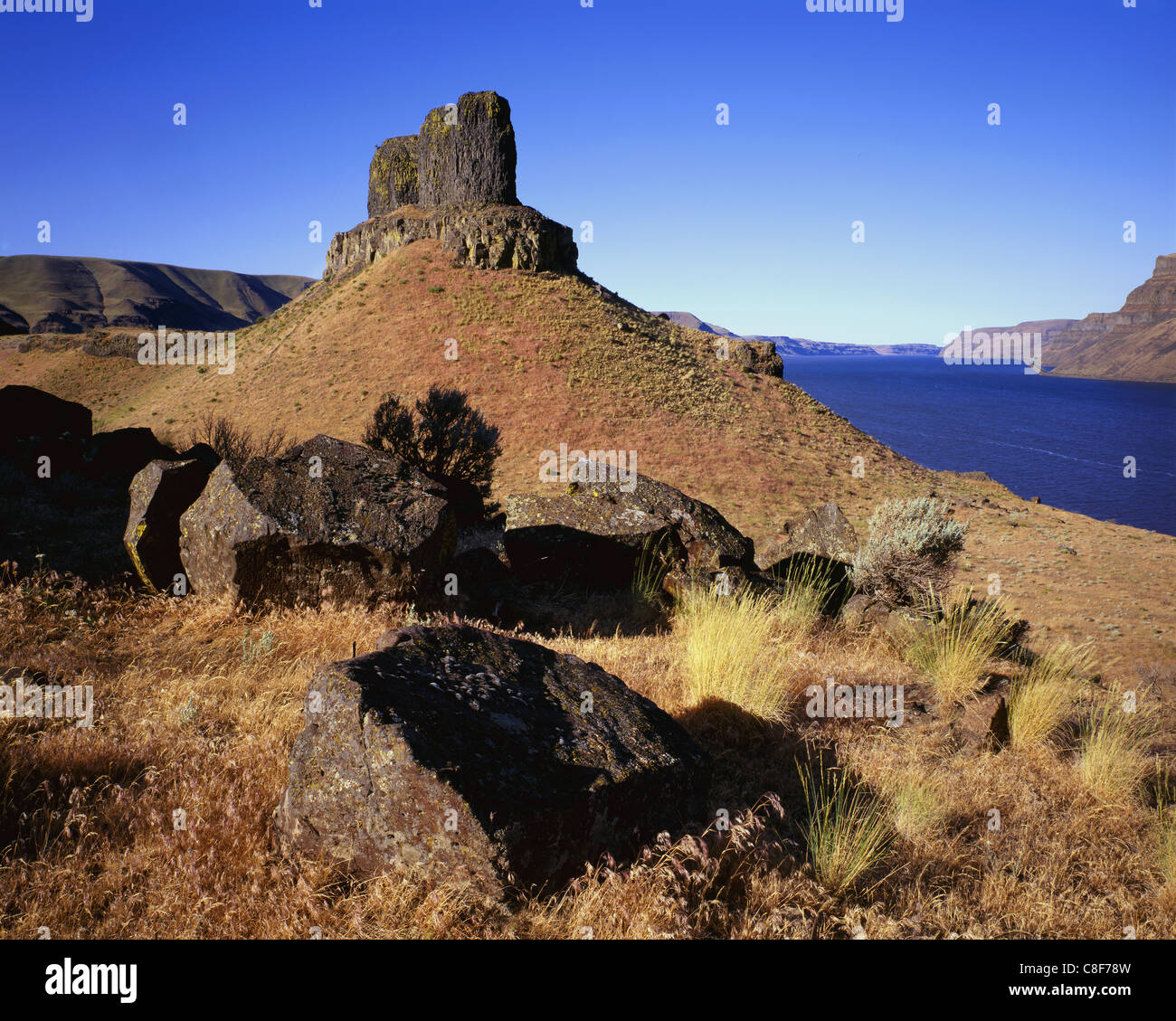 AA01644-02...WASHINGTON - Two Sisters Rocks landmark along the Columbia ...