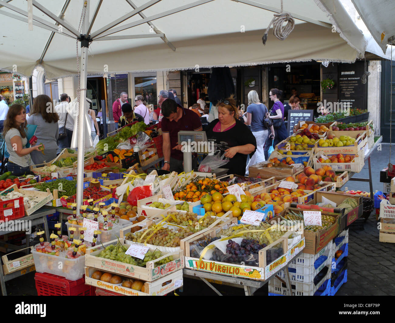 Rome, fruit and vegetable market, Campo de Fiori Stock Photo - Alamy