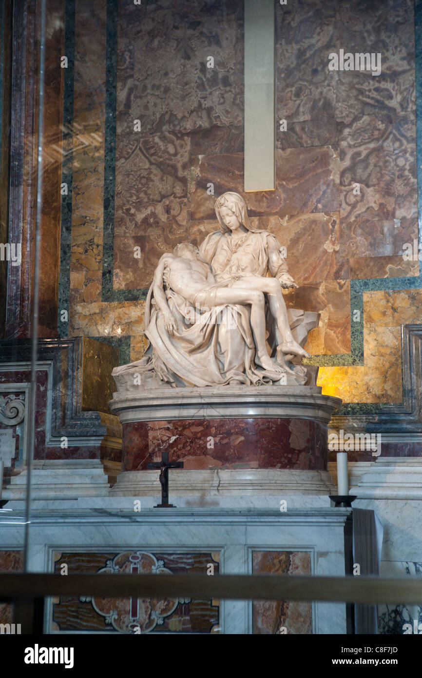 Michelangelos pieta hi-res stock photography and images - Alamy