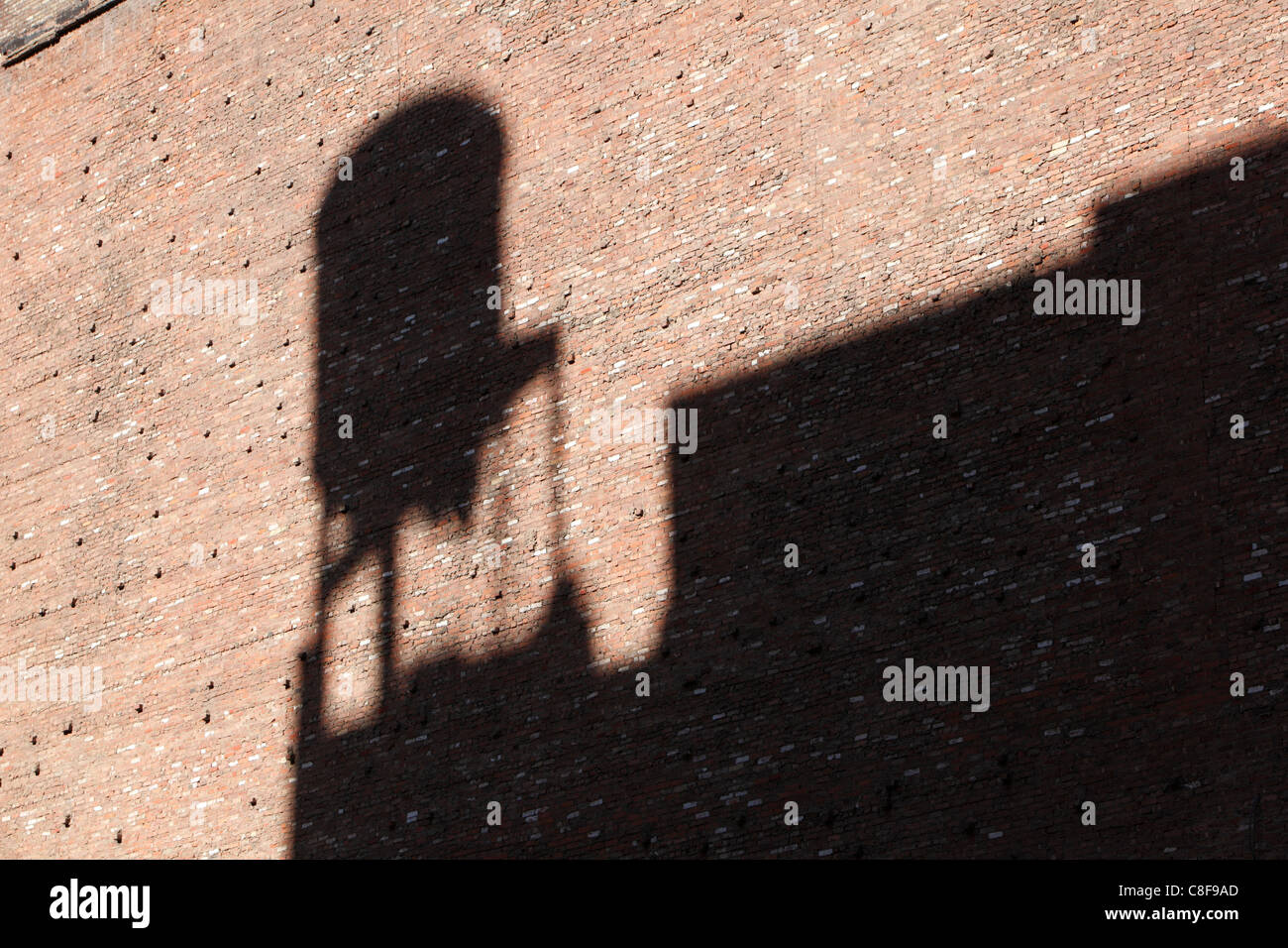 New york building rooftop looking up hi-res stock photography and ...