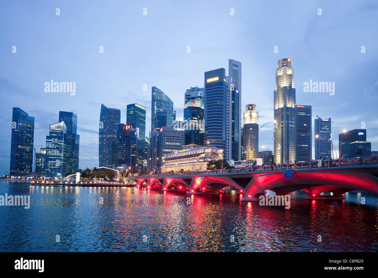 Red skyscraper hi-res stock photography and images - Alamy