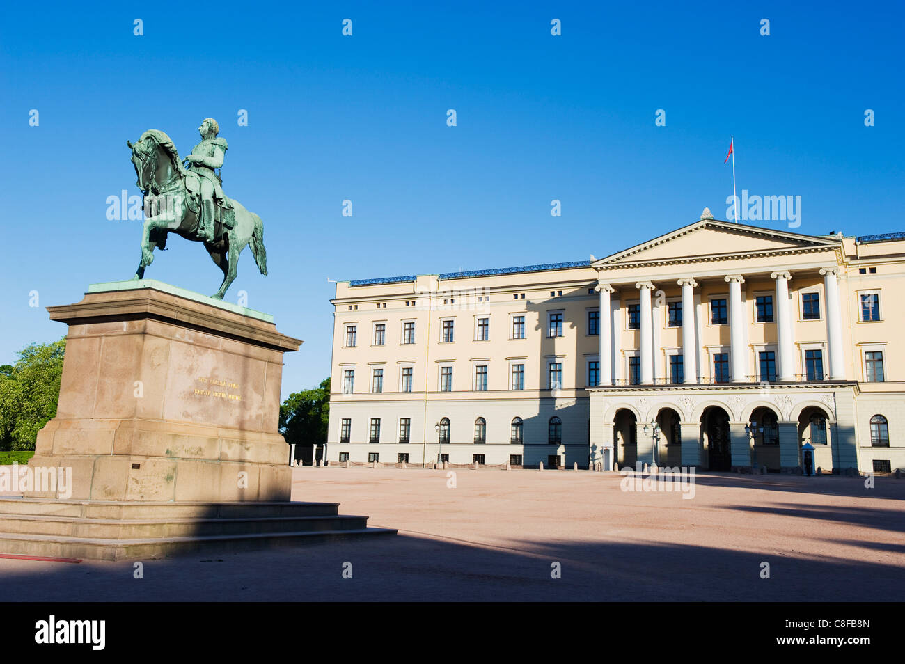Equestrian statue of King Karl Johan, Det Kongelige Slott (Royal Palace ...