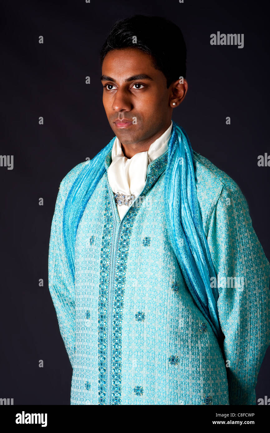 Hindu groom wearing a Dhoti Stock Photo - Alamy