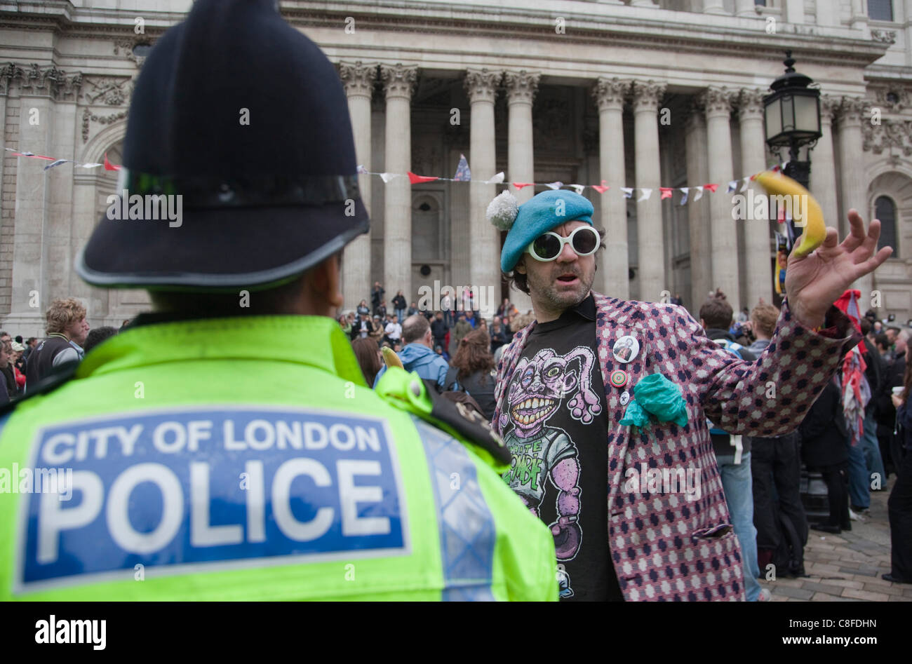 21/10/2011, London, UK. Protester jokes with City of London police ...
