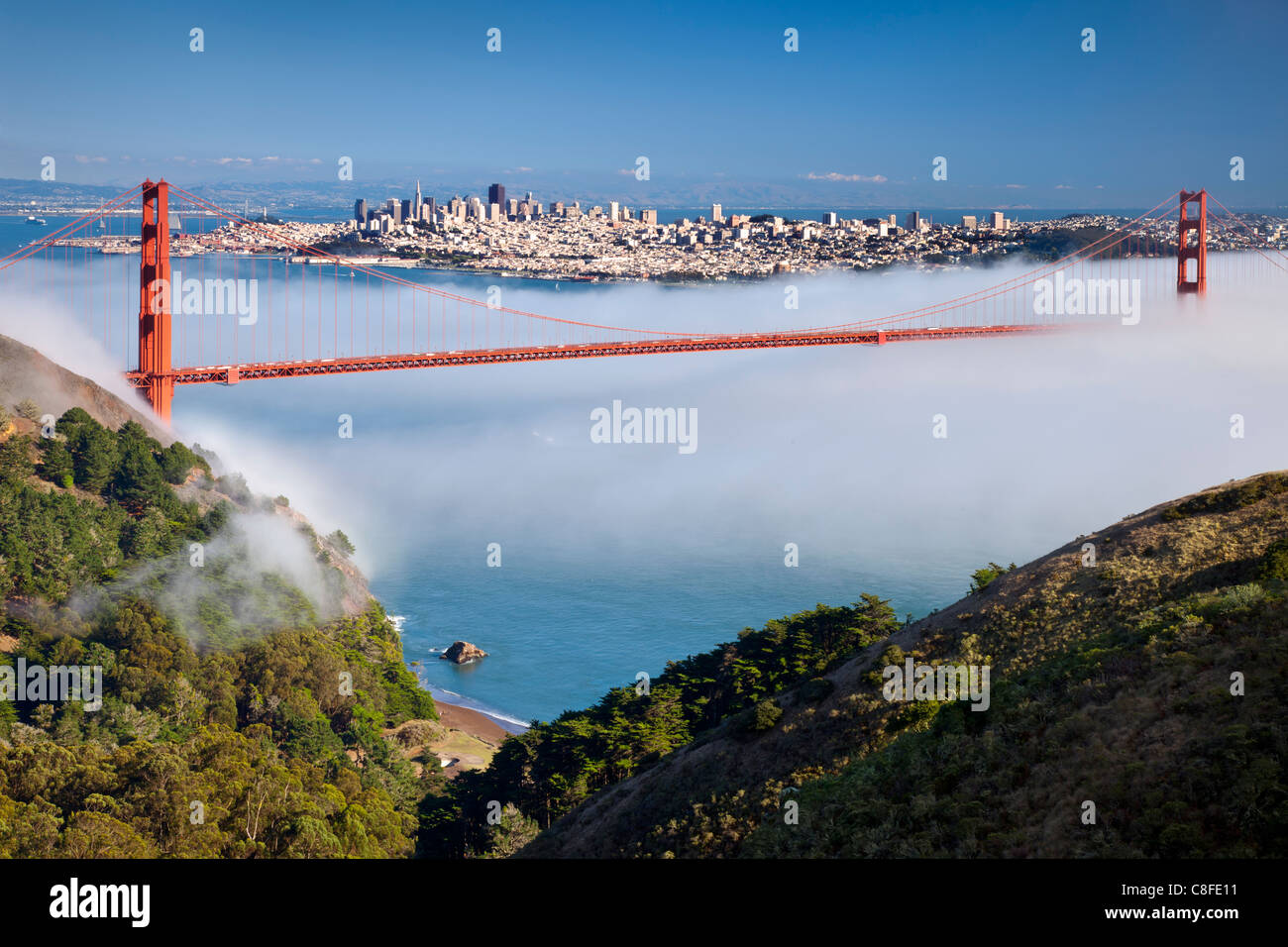 Afternoon fog at the Golden Gate Bridge, San Francisco California USA ...