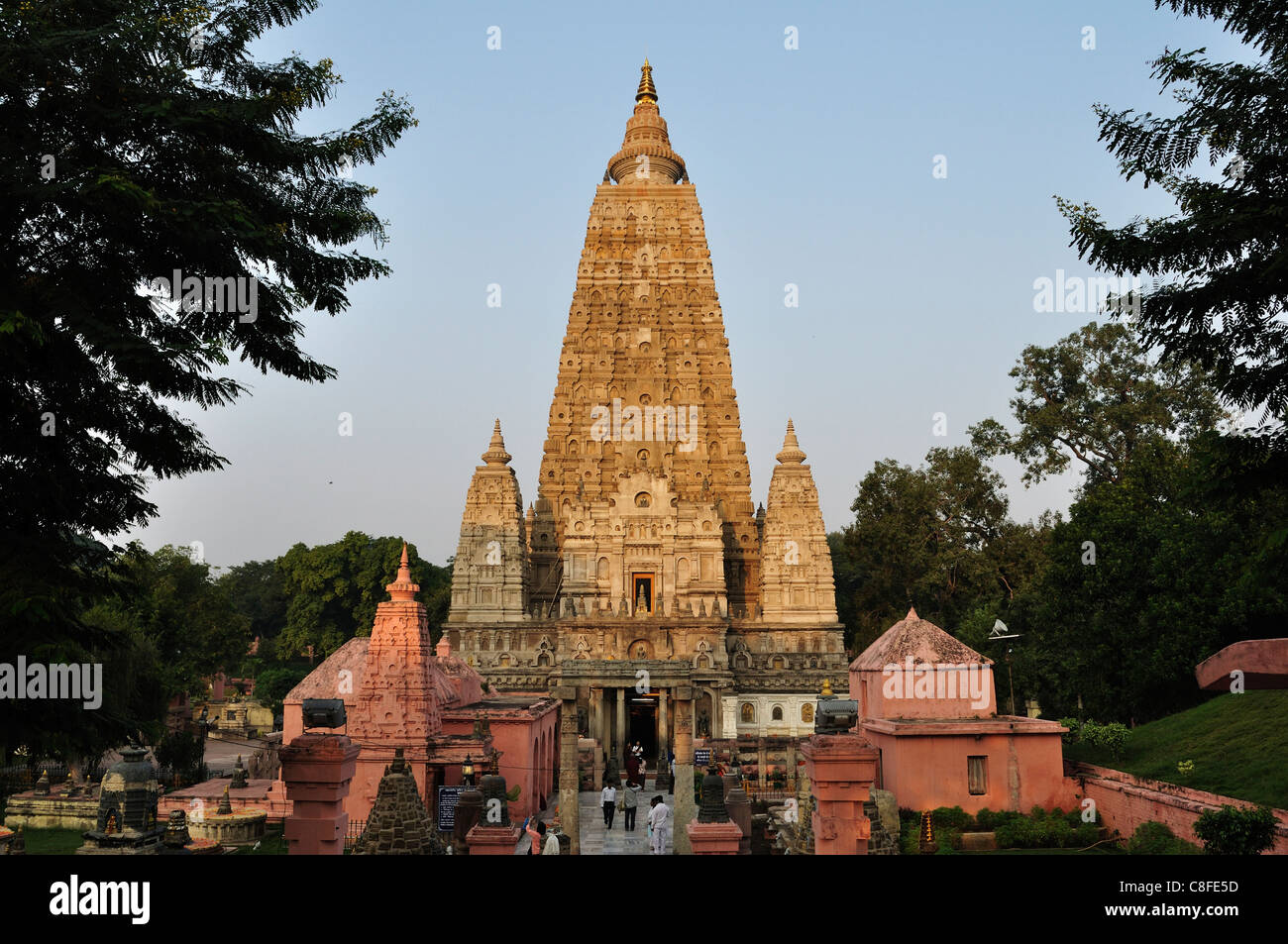 Asia bodhgaya india mahabodhi temple hi-res stock photography and ...