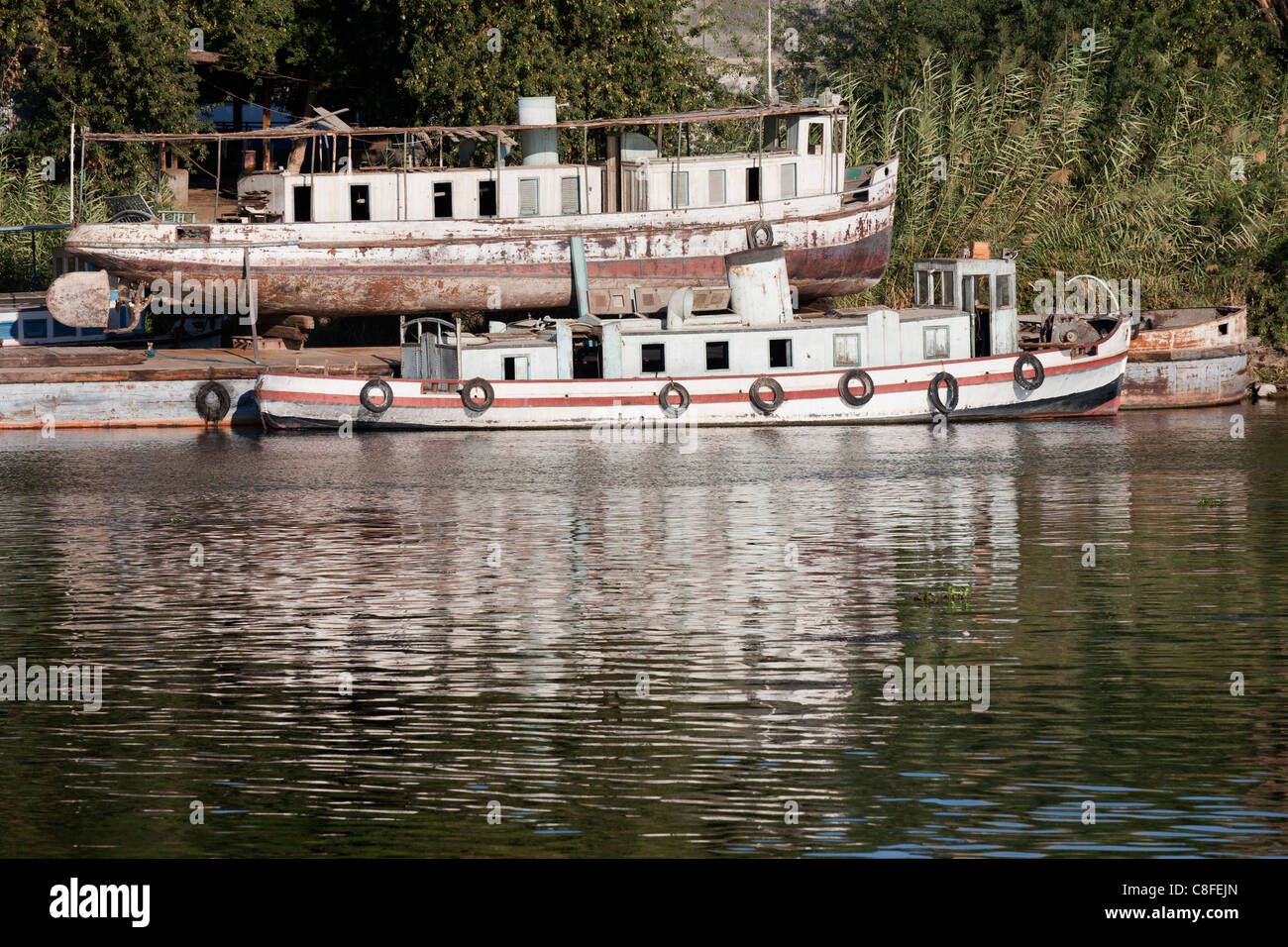 Tug funnel hi-res stock photography and images - Alamy