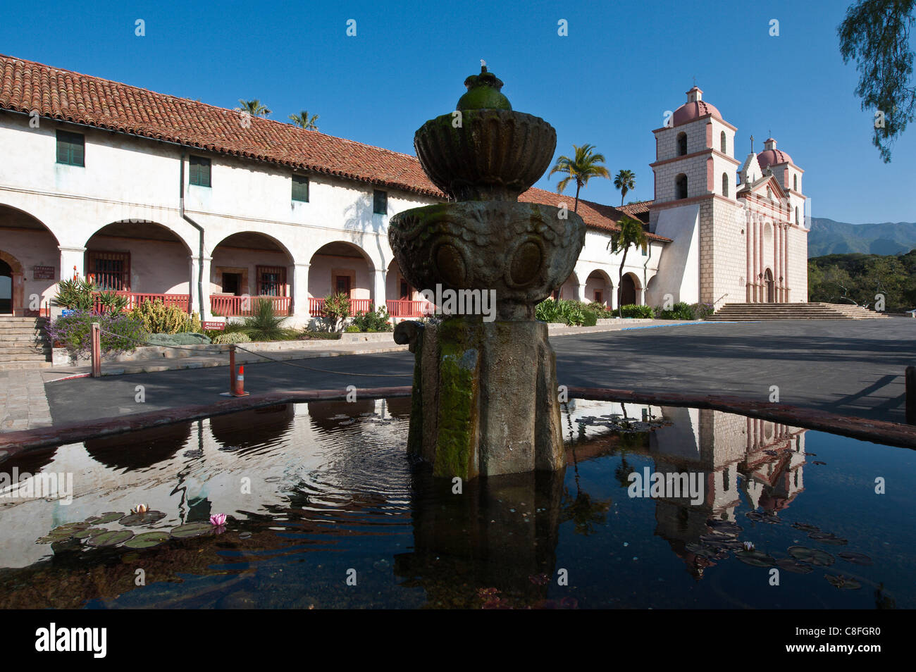 California mission architecture hi-res stock photography and images - Alamy
