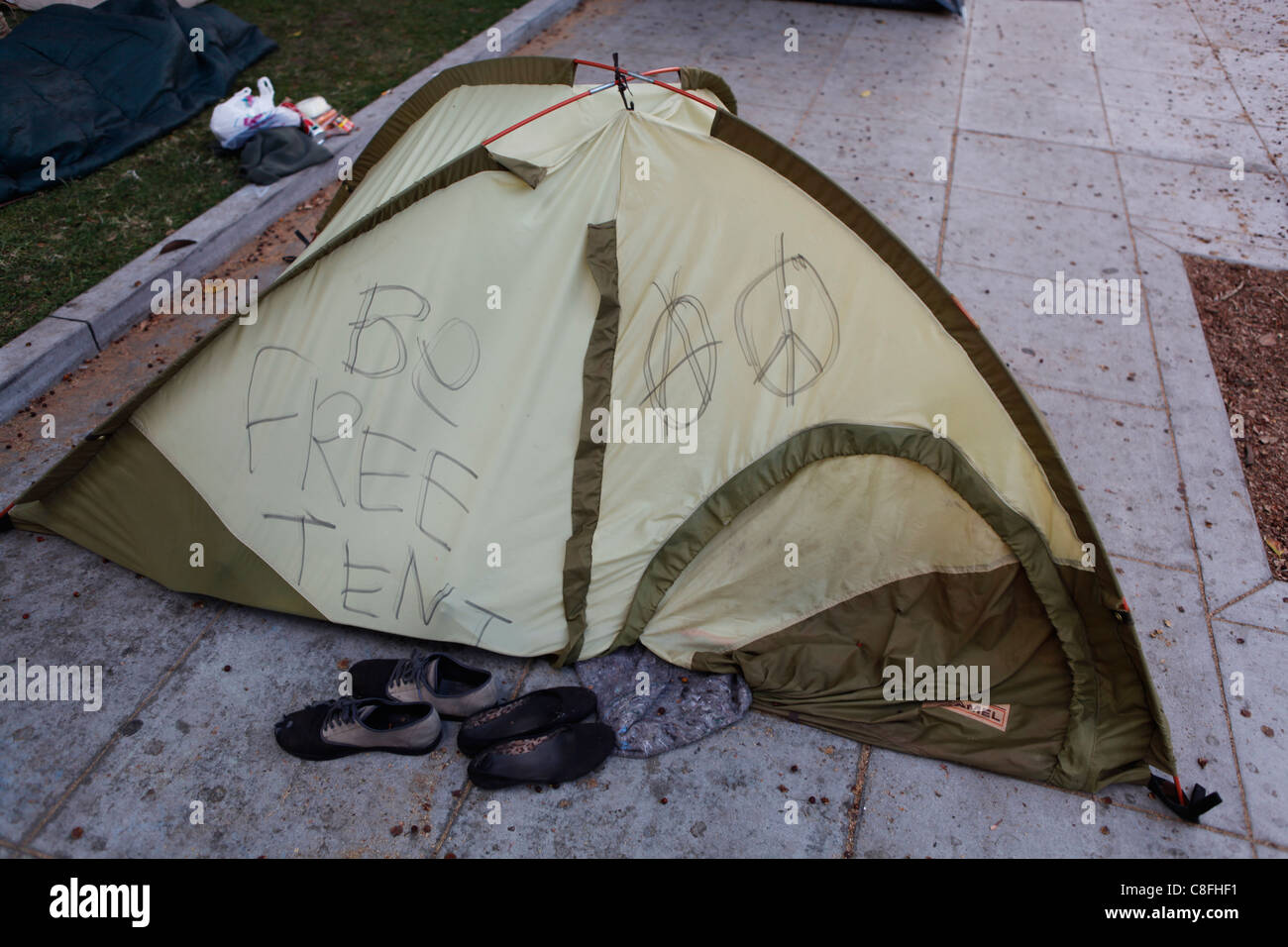 Protesters camp at the Los Angeles City hall in solidarity with Occupy ...