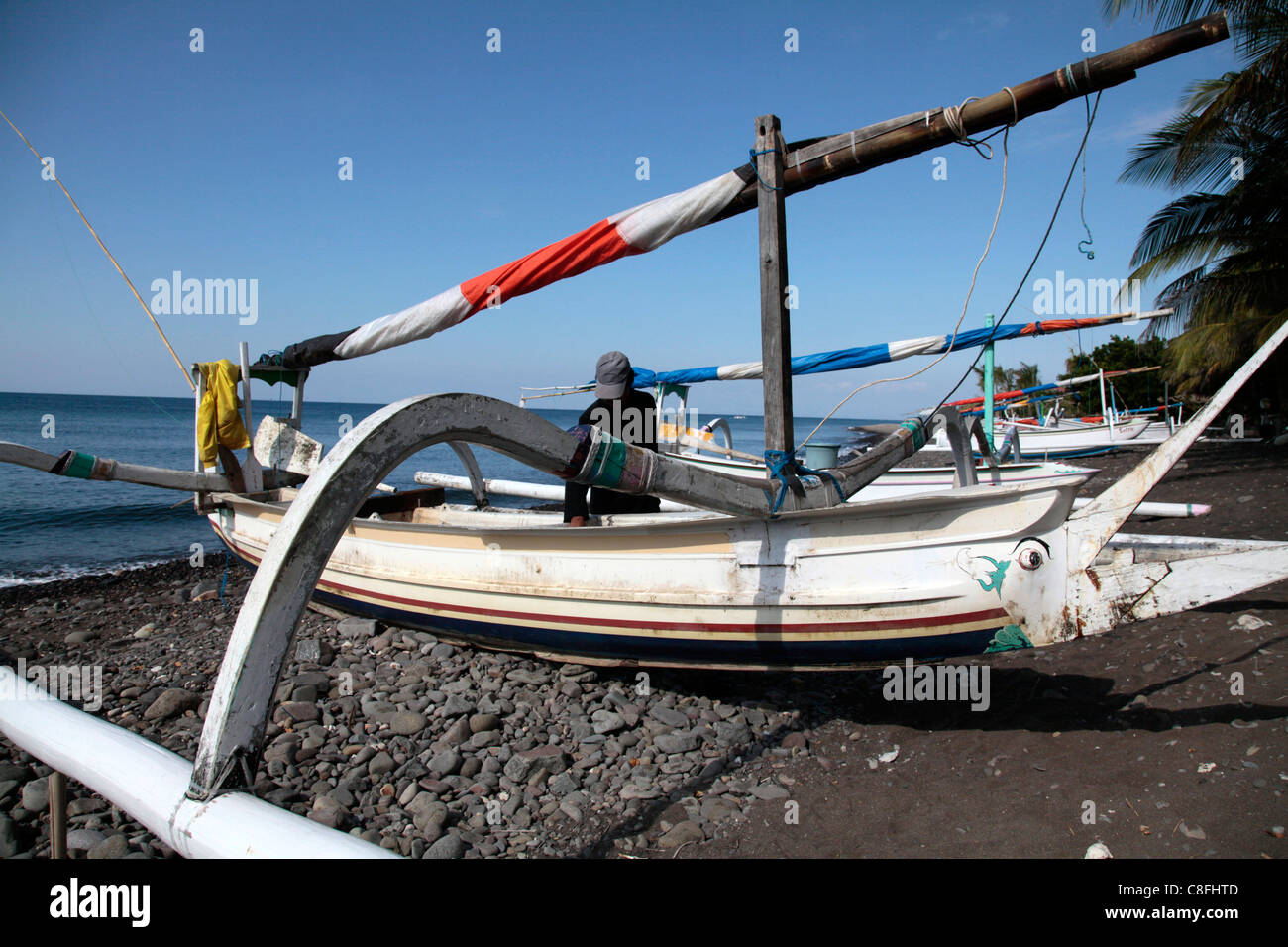 Traditional balinese fishing boats hi-res stock photography and images ...