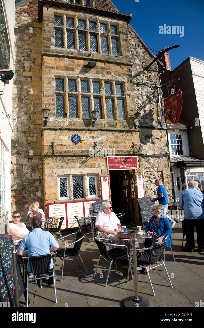 Historic king richard iii pub scarborough hi-res stock photography and ...