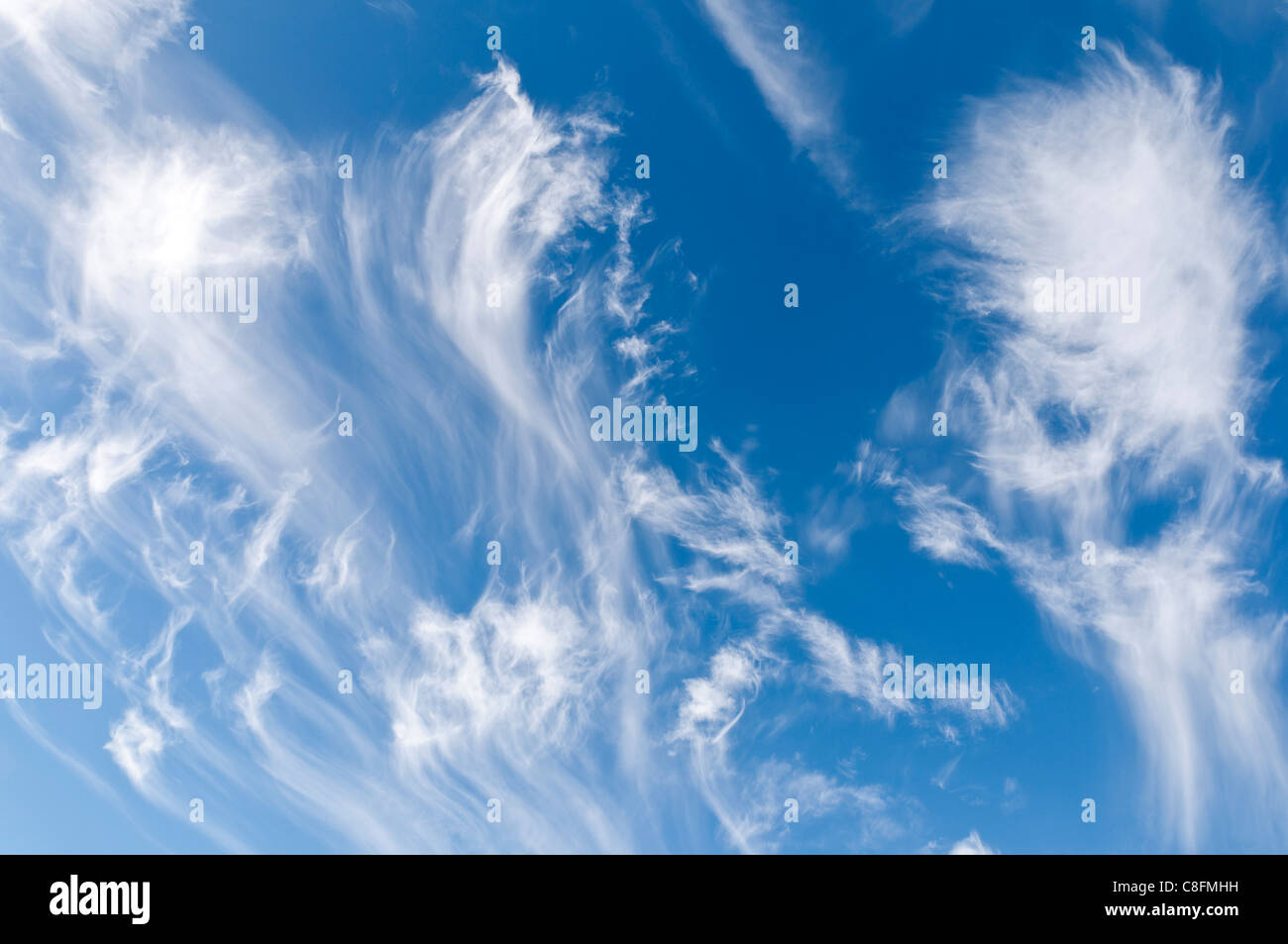 Wispy cloud formation hi-res stock photography and images - Alamy