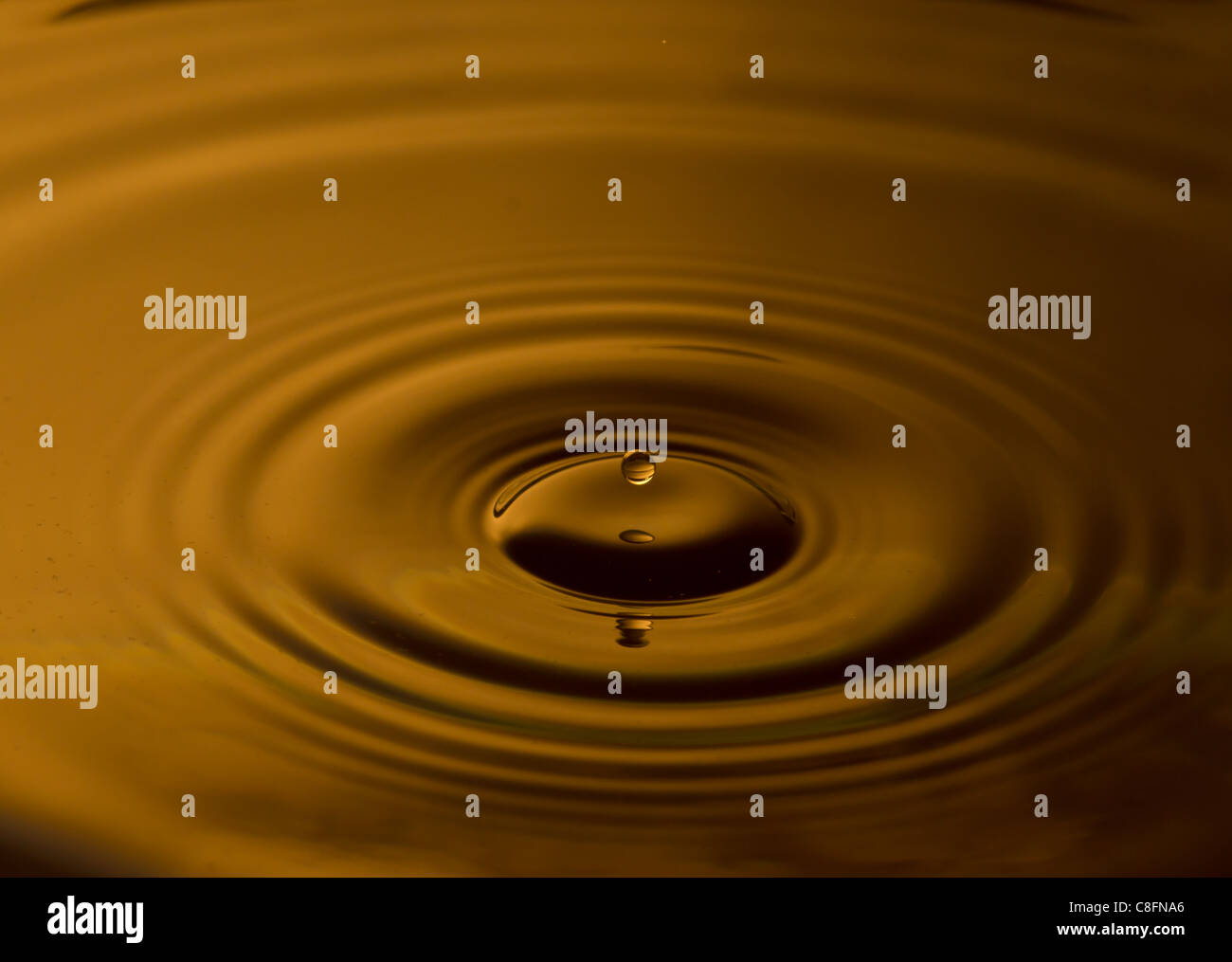 Gold fluid 3d hi-res stock photography and images - Alamy