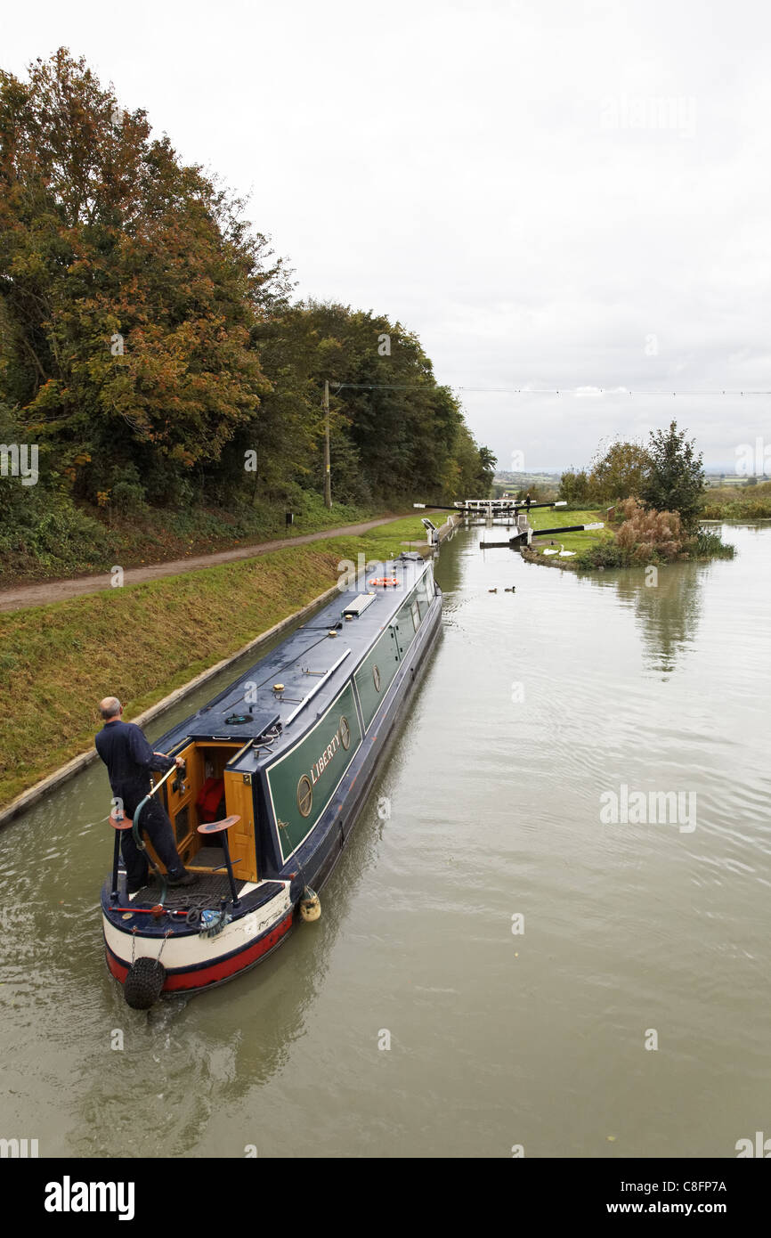 Kennet & Avon Canal Narrow Boat on the Caen Hill Flight of 16 Locks ...