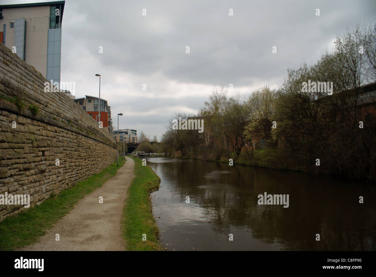 New and old buildings in leeds hi-res stock photography and images - Alamy