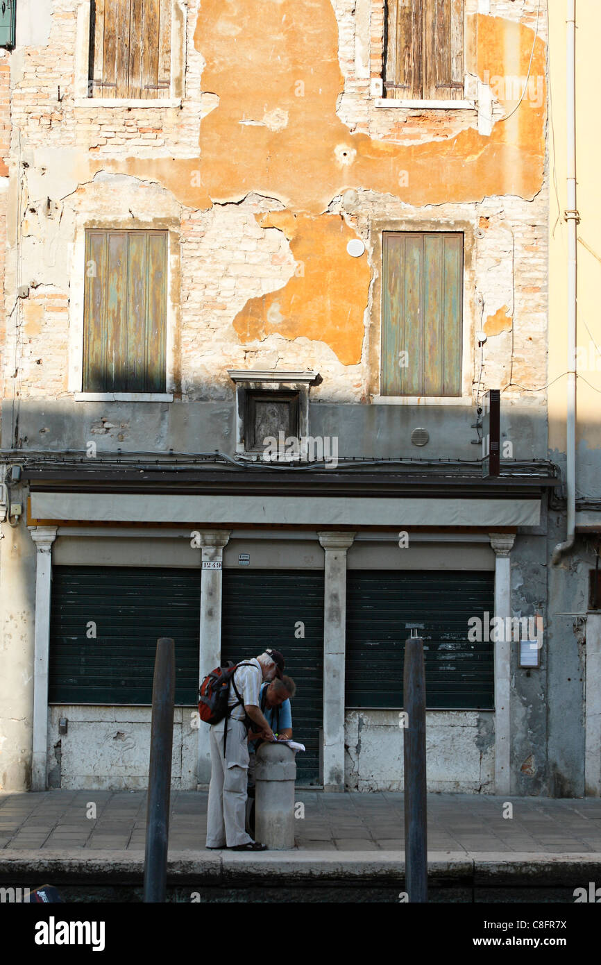 2 men , Venice Italy Stock Photo - Alamy