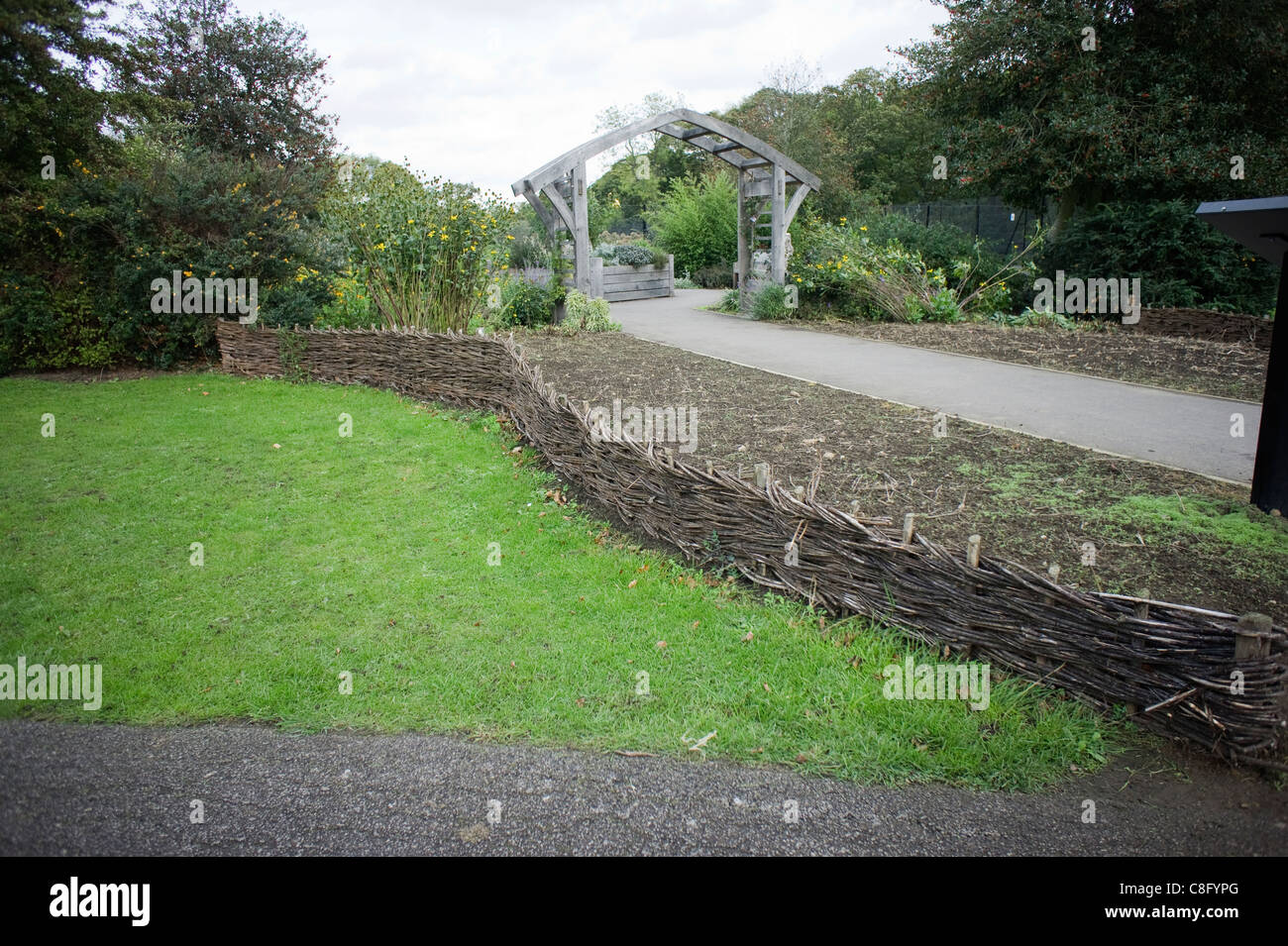 Curved fencing hi-res stock photography and images - Alamy