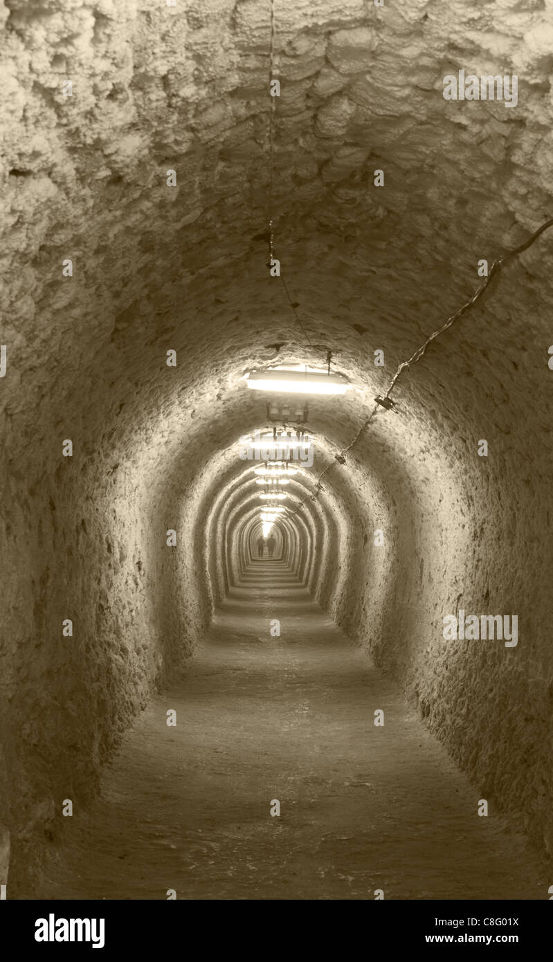 Two tunnel walls hi-res stock photography and images - Alamy