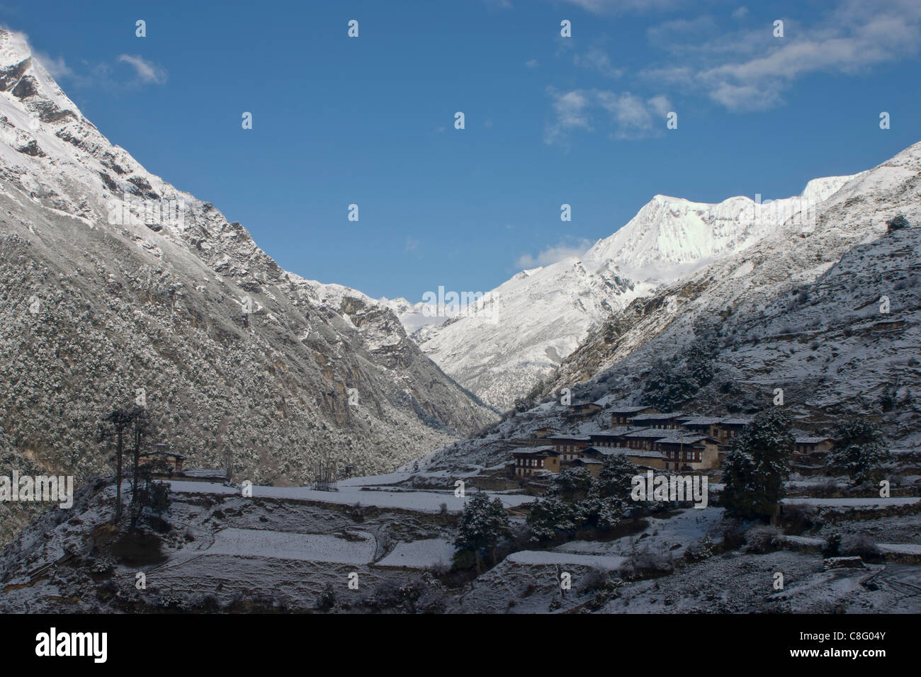 Laya hi-res stock photography and images - Alamy